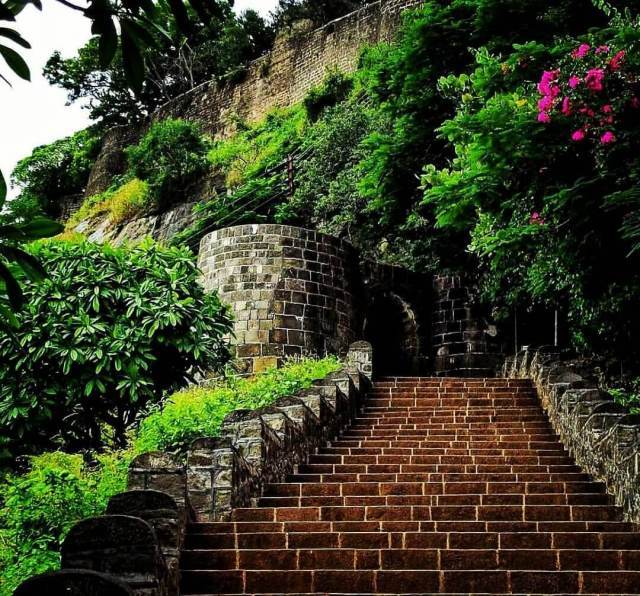 Shivneri Fort Trek, Maharashtra